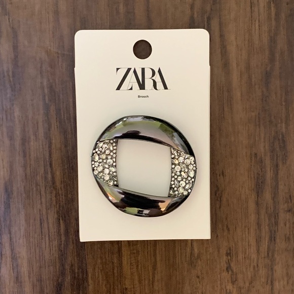 Zara | Jewelry | Zara Rhinestone Circular Brooch | Poshmark